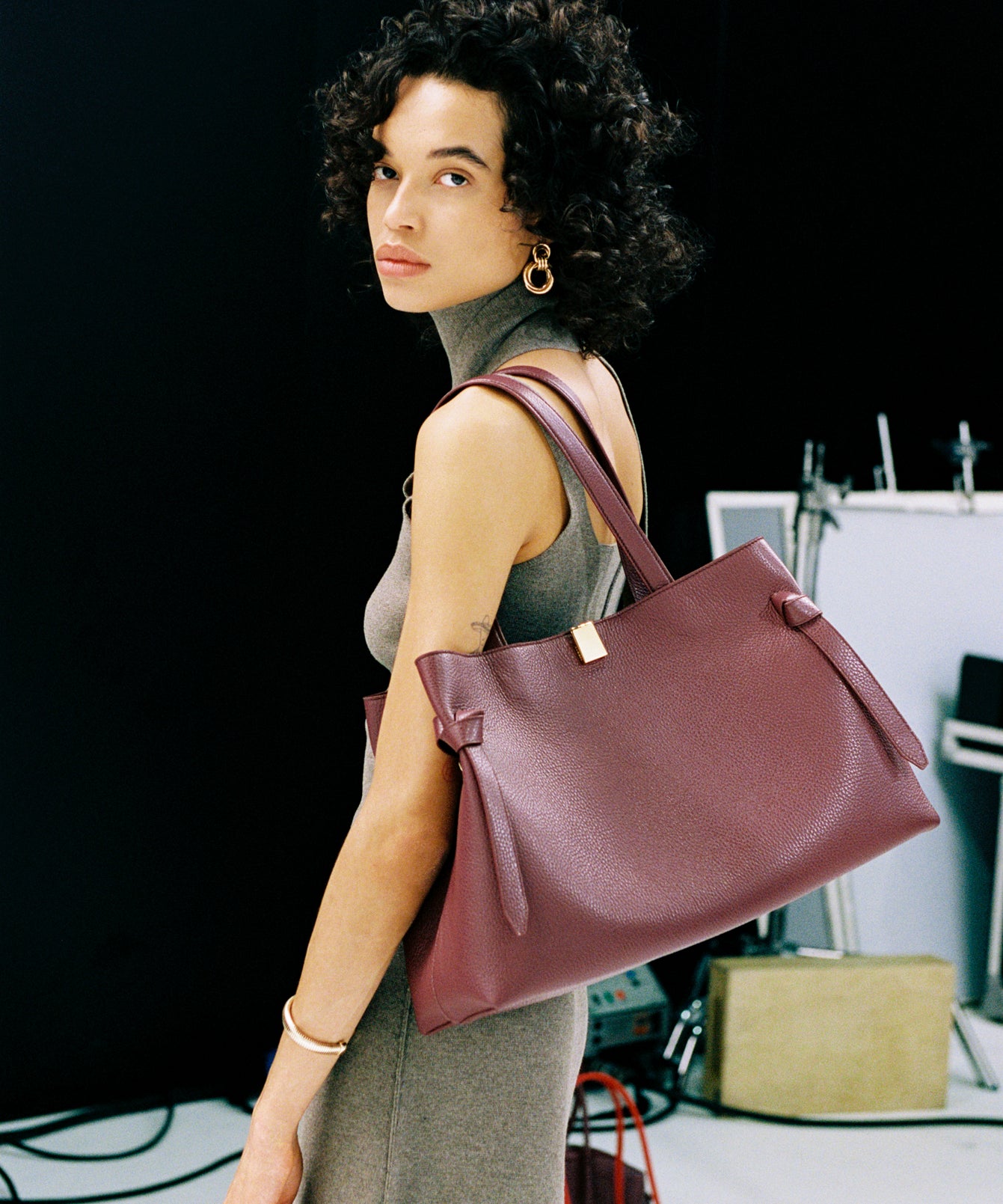 YUZEFI – купить одежду и сумки бренда в каталоге интернет-магазина NUSELF